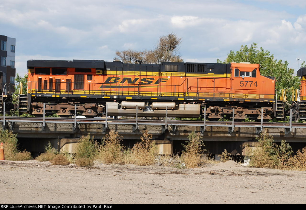 BNSF 5774